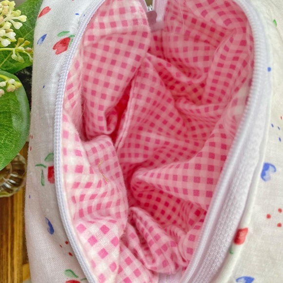 Brandy Melville | Bags | Vintage Heart Floral Makeup Pouch Bag | Poshmark